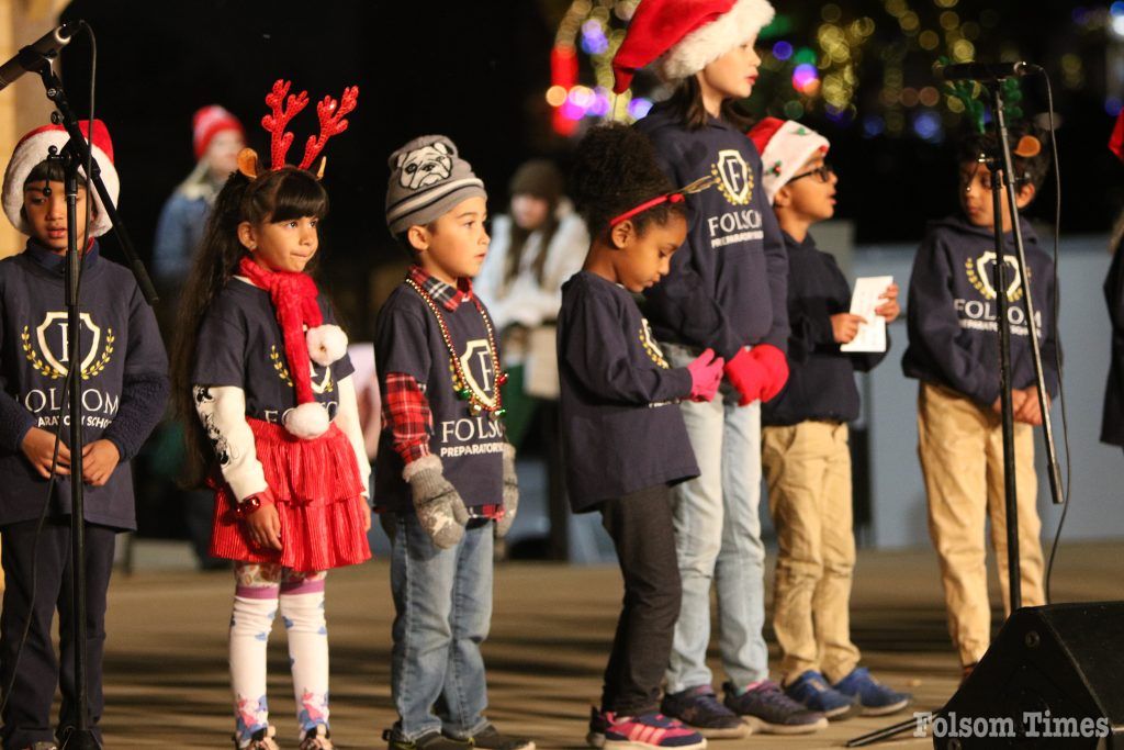 Santa Makes Grand Arrival At Historic Folsom Tree Lighting – Folsom Times